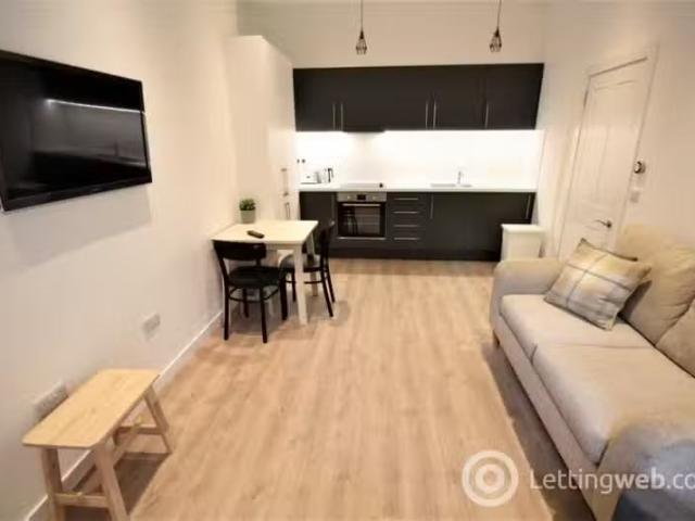 Cozy Property to rent in Mentone Terrace, Newington, Edinburgh.