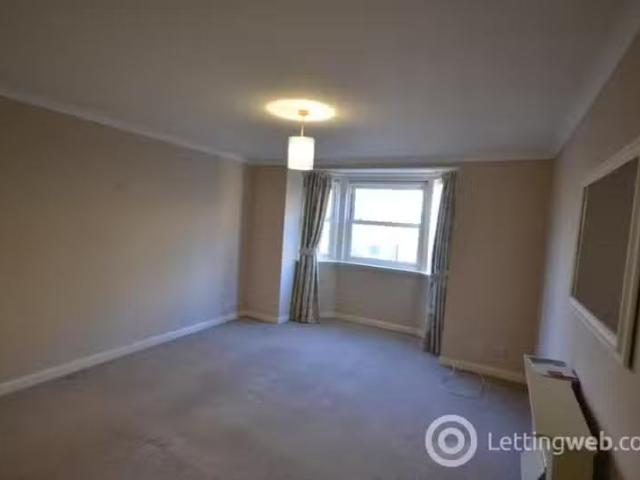 Nice Property to rent in Millar Crescent, Morningside, Edinbur.