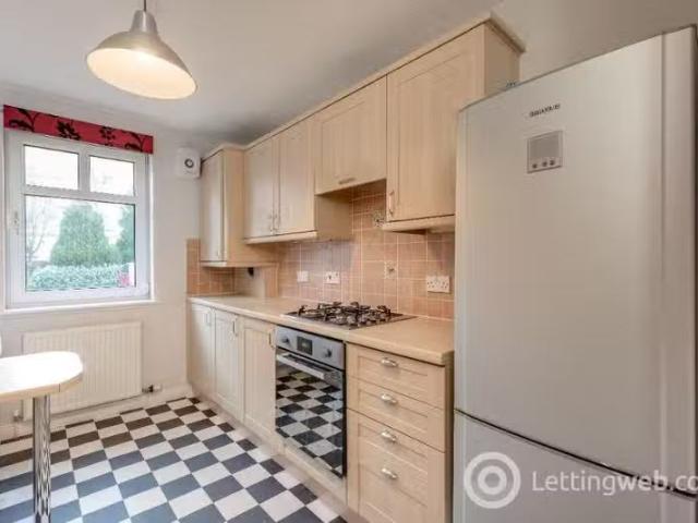 Just in! Property to rent in Sinclair Place, Gorgie, Edinburgh.