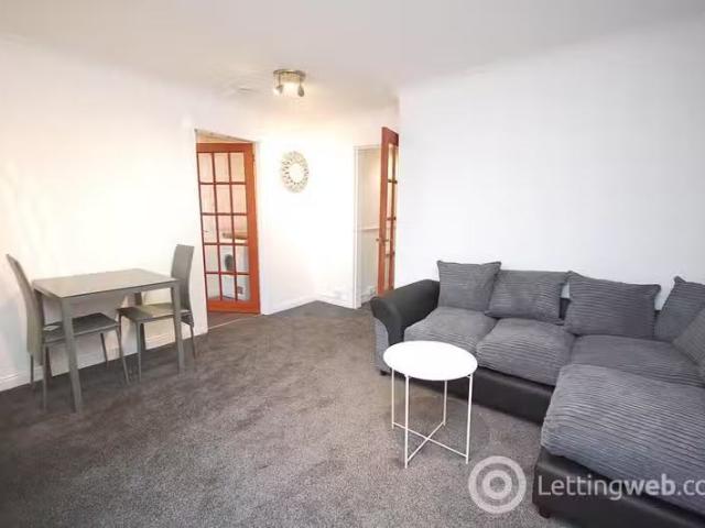 Charming Property to rent in St Mary's Place, Top Floor Left.