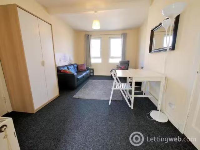 New Property to rent in Stenhouse Crescent, Stenhouse, Edinbur.