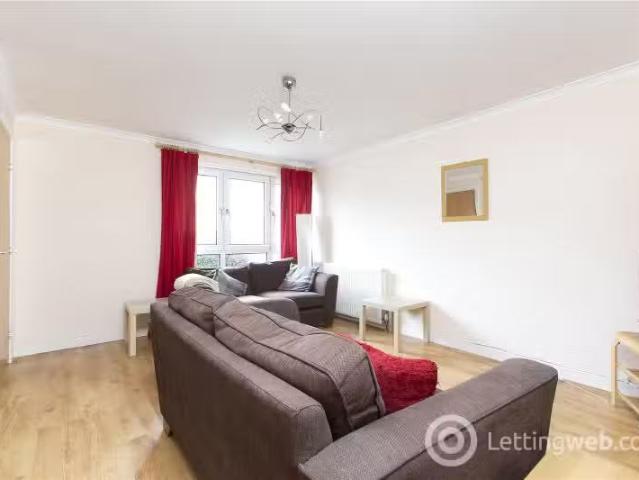 Just in! Property to rent in Stenhouse Gardens, Stenhouse, Edi.