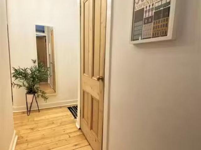 Cozy Property to rent in Roseburn Street, Roseburn, Edinburgh.