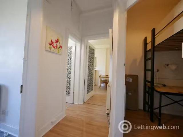 Nice Property to rent in Watson Crescent, Polwarth, Edinburgh.