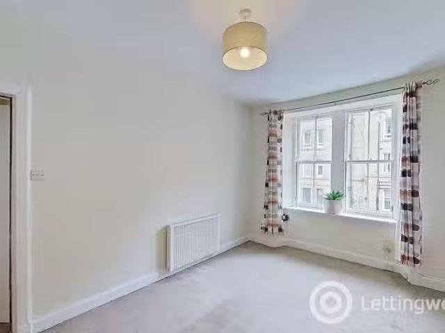 Nice Property to rent in Wardlaw Place, Edinburgh, EH11