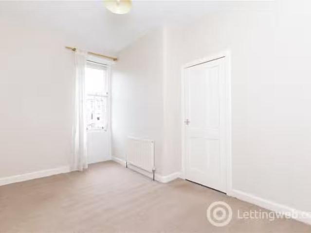 Cozy Property to rent in Temple Park Crescent, Edinburgh, EH11