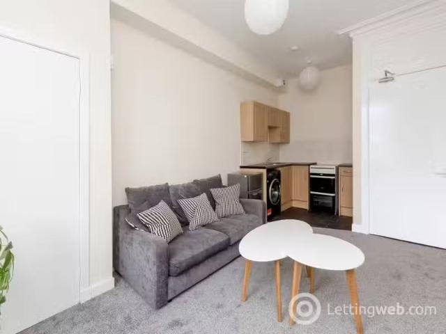 Deal! Property to rent in Trafalgar Street, Leith, Edinburgh