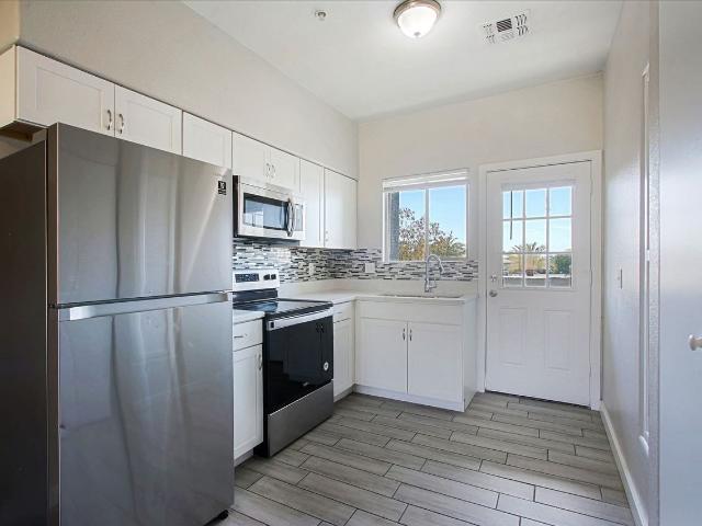 Nice remodel 2 bedroom Condo with balcony. 1614 West Purdue Ave #202 Phoenix Arizona 2 Bedroom Condo for Rent at 1614 W Purdue Ave, Phoenix, AZ 85021