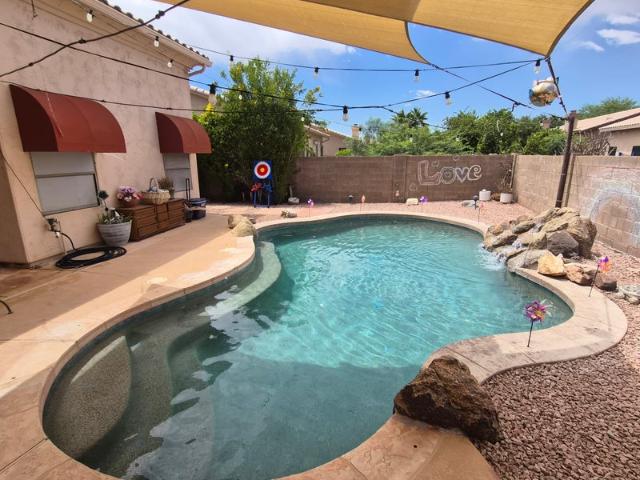 Nice room in house with a pool