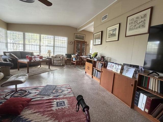 Nice room in nice house great location