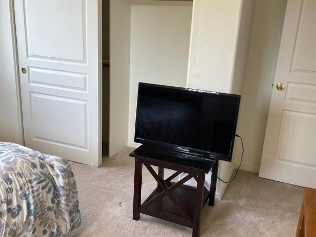 Nice room with shared bath for rent in a house