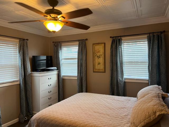 nice room w/private bathroomin quiet neighborhood