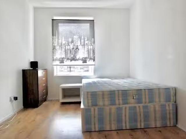 Charming Room to rent in Caledonian Road, London N7