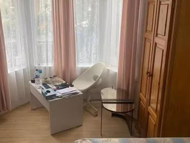 Charming Room to rent in Chapter Road, London NW2