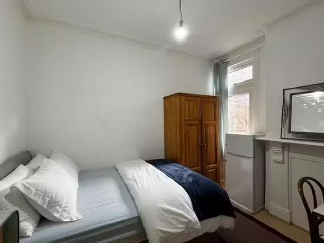Nice Room to rent in London, NW2