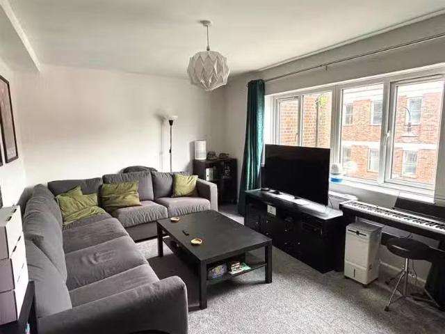 Nice Studio apartment for rent in High Street, Bromsgrove, Wor.