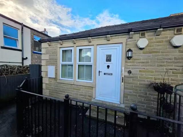 Unique Studio apartment for rent in Westgate, Cleckheaton, BD19