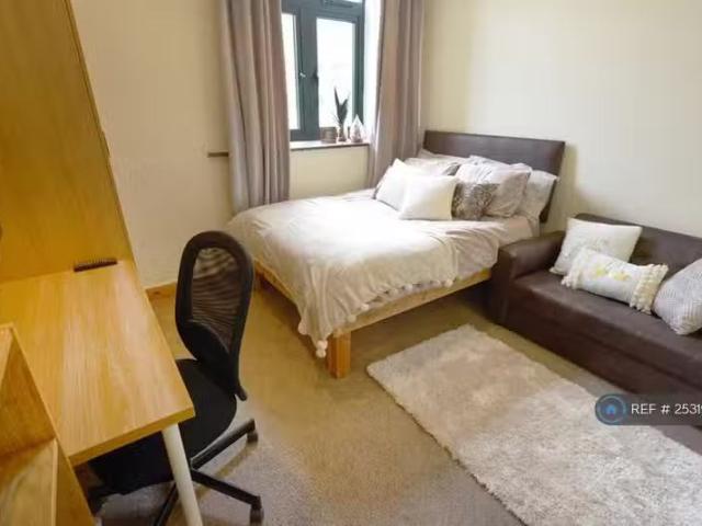 Cozy Studio flat for rent in Legrams Mill Residence, Bradford.