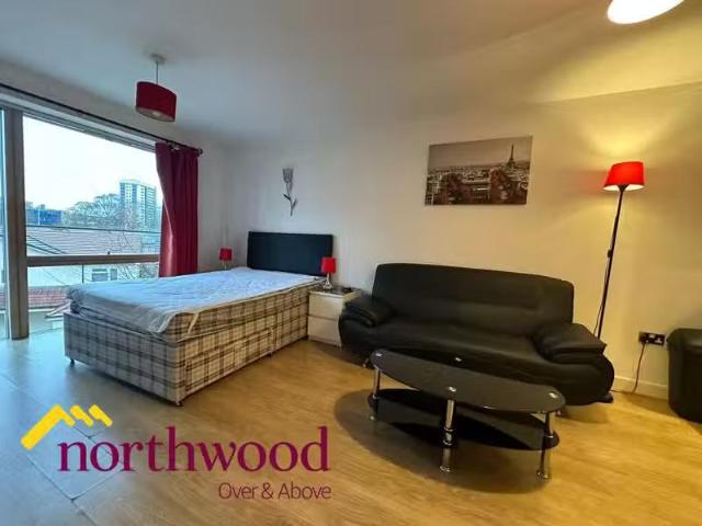 Charming Studio flat for rent in Ryland Street, City Centre, B.