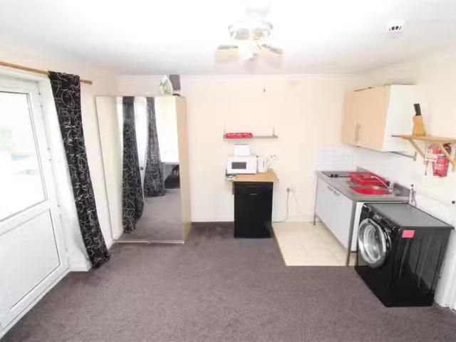Cozy Studio flat for rent in Studio Flat, Broadway, CF37