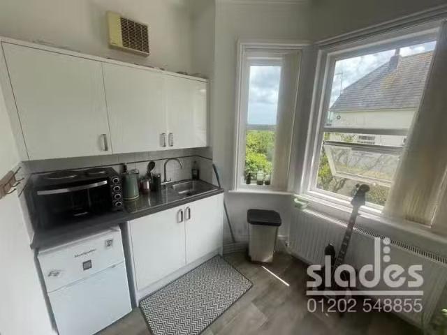 Charming Studio flat for rent in Tregonwell Road, Bournemouth.