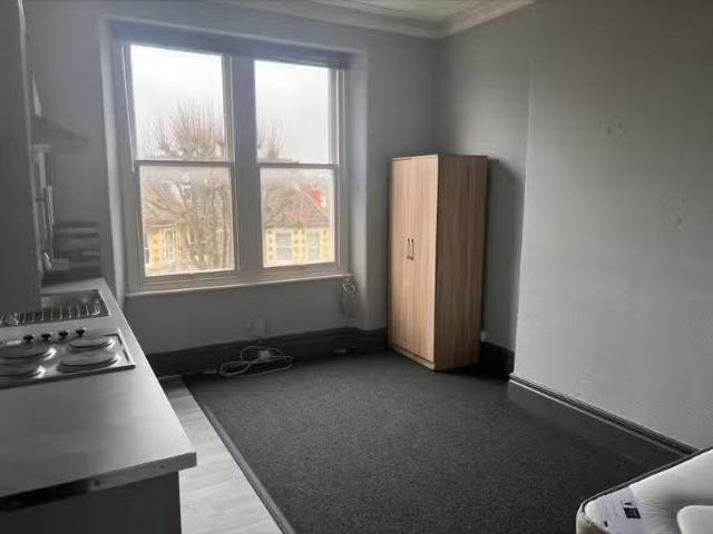 Nice Studio flat for rent in 12Limerick Road, Redland, Bristol.