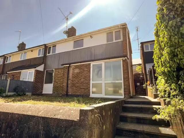 Cheap Semi detached house for rent in Starthe Bank, Heanor, De.