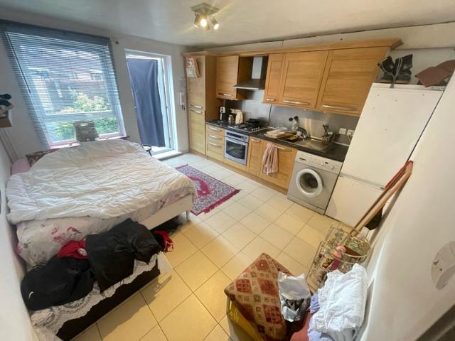 Nice spacious studio with garden All bills Inclu
