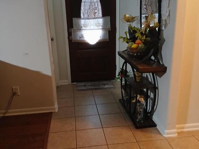 NICE THREE BEDROOM HOUSE FREE PARKING AND MORE