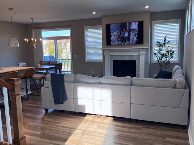 Nice Townhouse in convenient Woodbury location