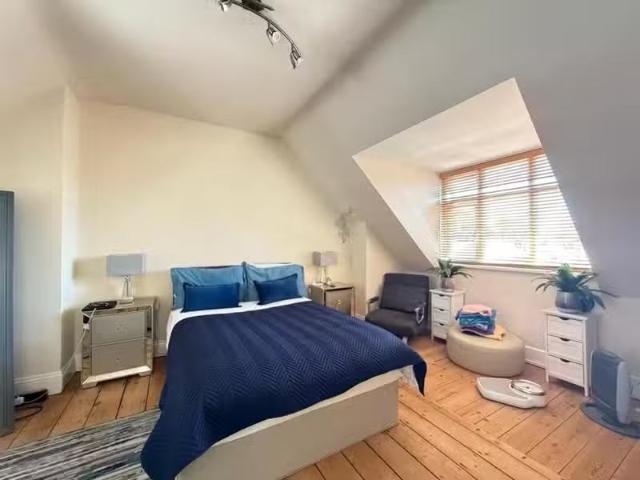 Cheap 1 BA 3 bedroom maisonette for rent in Canford Cliffs, Po.