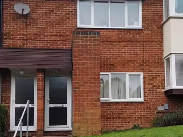Cozy 1 BA 3 bedroom maisonette for rent in Lane End, Hatfield.