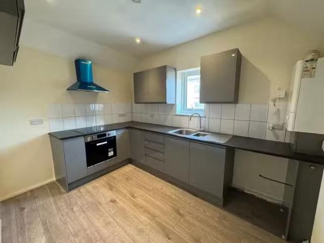 For Rent! 1 BA 3 bedroom maisonette for rent in Red Lion Lane.