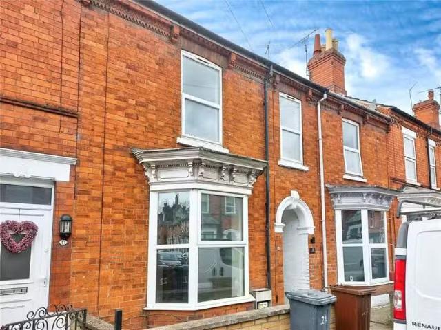 Cheap 1 BA 3 bedroom Mid Terrace House to rent, Foster Street.