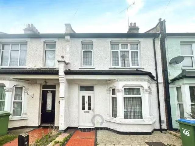 Unique 1 BA 3 bedroom Mid Terrace House to rent, Howarth Road.