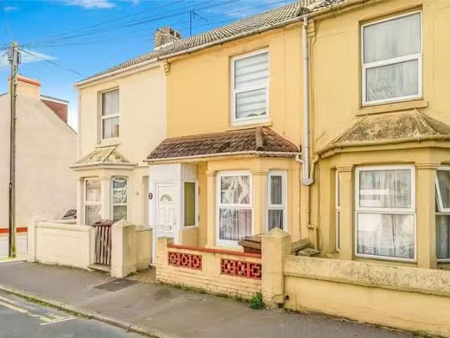 Charming 1 BA 3 bedroom Mid Terrace House to rent, Selbourne R.