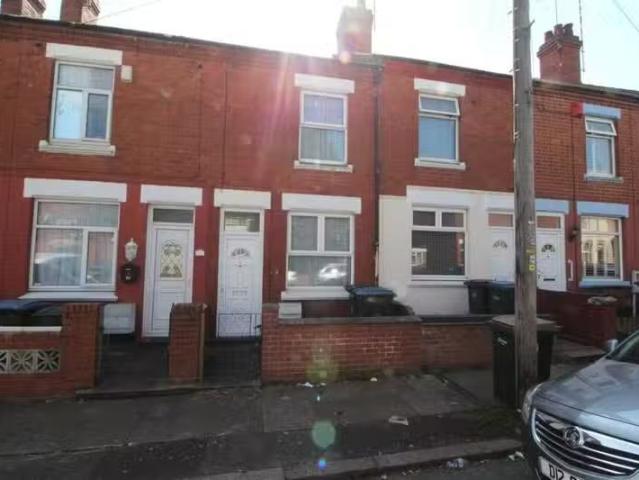 Nice 1 BA 3 bedroom Mid Terrace House to rent, Wyley Road, Cov.