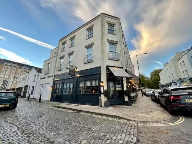 For Rent! 1 BA 3 bedroom apartment for rent in Clifton Village.