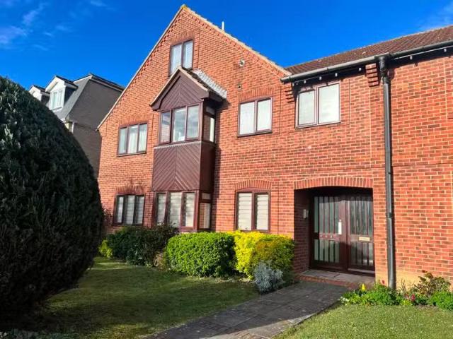 Nice 1 BA 3 bedroom apartment for rent in Flat, Ratcliffe Cou.