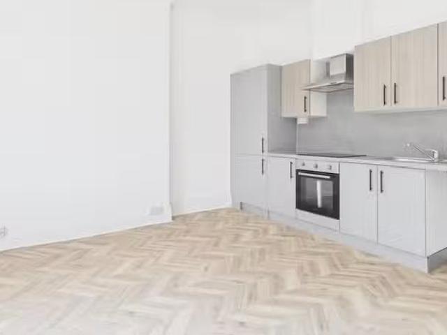 For Rent! 1 BA 3 bedroom apartment for rent in Harold Street.