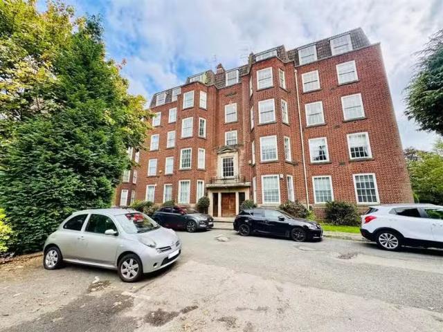 Rental! 1 BA 3 bedroom apartment for rent in Kenilworth Court.