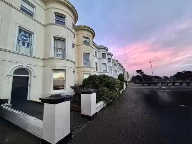 Nice 1 BA 3 bedroom apartment for rent in South Terrace, Littl.