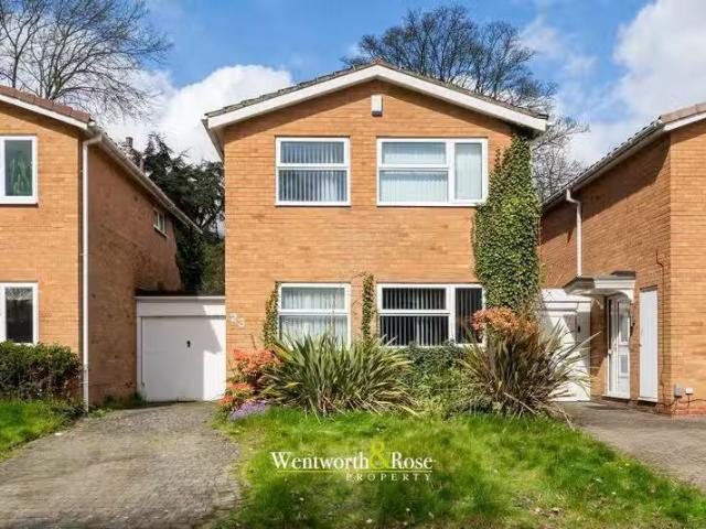 Cozy 1 BA 3 bedroom detached house for rent in Gilchrist Drive.