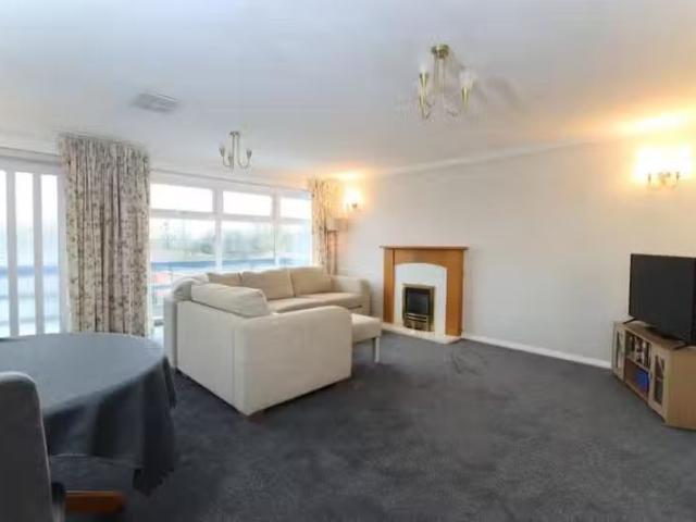 Just in! 1 BA 3 bedroom detached house for rent in Thicknall D.
