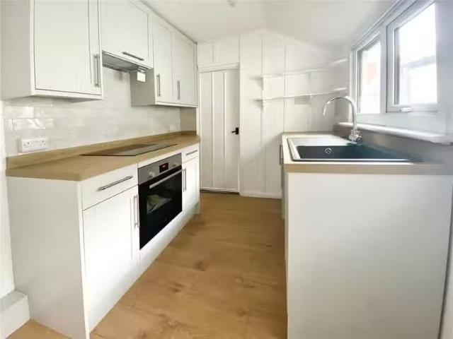 Rental! 1 BA 3 bedroom End Terrace House to rent, Loose Road.