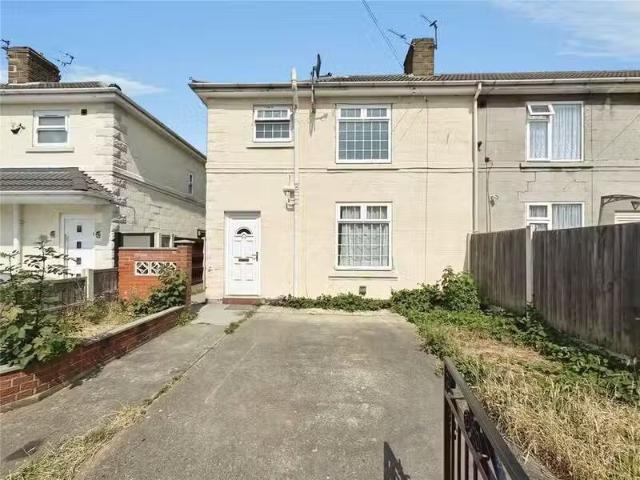 Nice 1 BA 3 bedroom End Terrace House to rent, Smith Square, D.