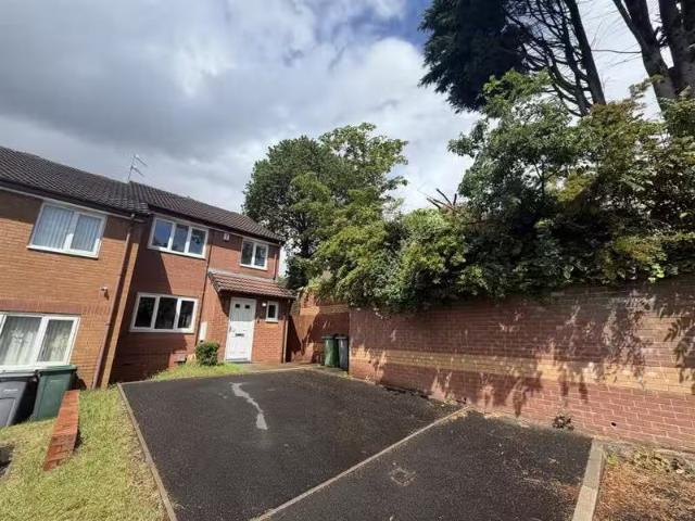 Just in! 1 BA 3 bedroom end of terrace house for rent in Chanc.