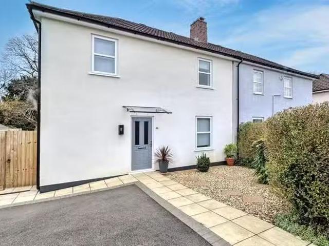 Cozy 1 BA 3 bedroom end of terrace house for rent in Coombe Da.