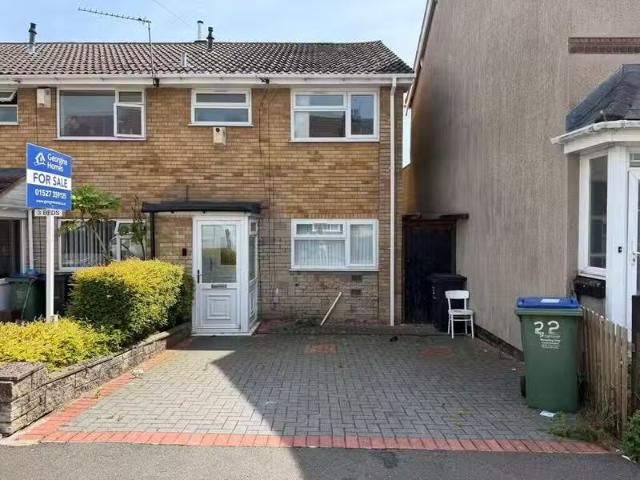 Nice 1 BA 3 bedroom end of terrace house for rent in Frederick.