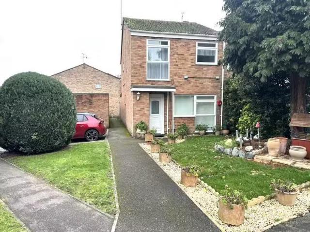 Nice 1 BA 3 bedroom end of terrace house for rent in Greenacre.
